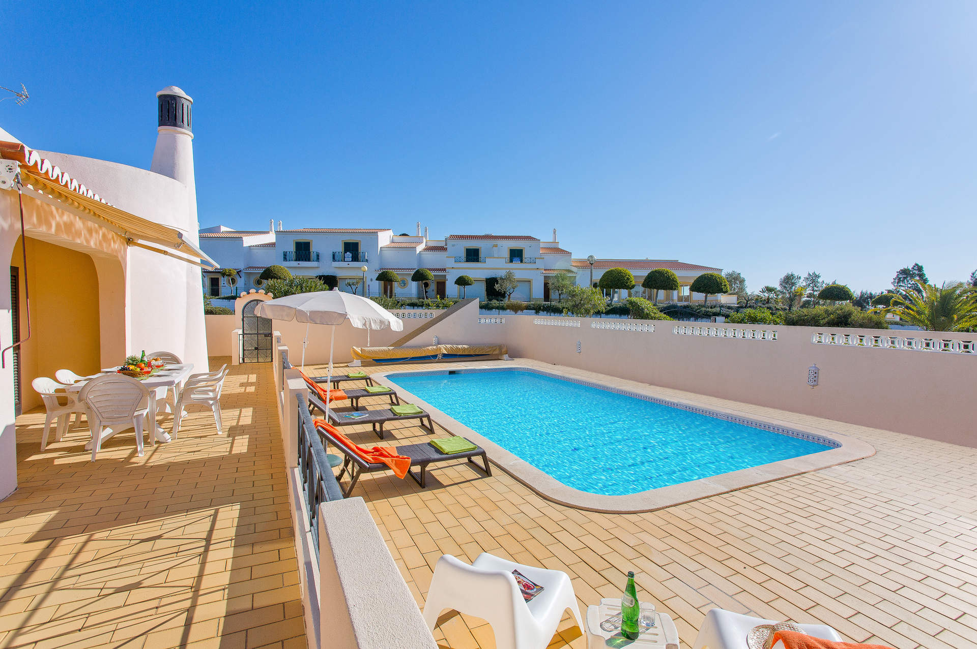 Villa Cor de Rosa In Carvoeiro, Algarve | Villa Plus