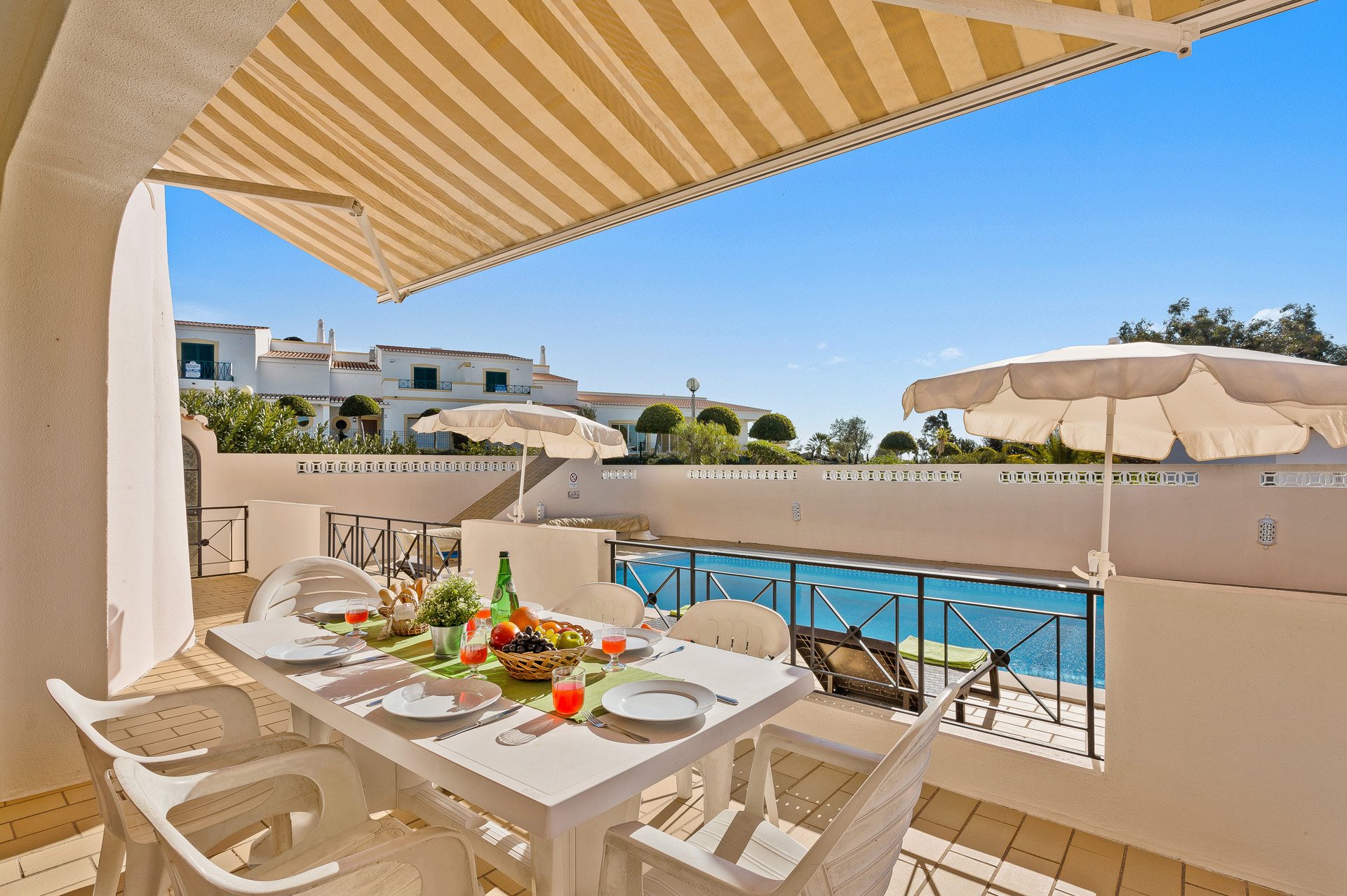 Villa Cor de Rosa In Carvoeiro, Algarve | Villa Plus