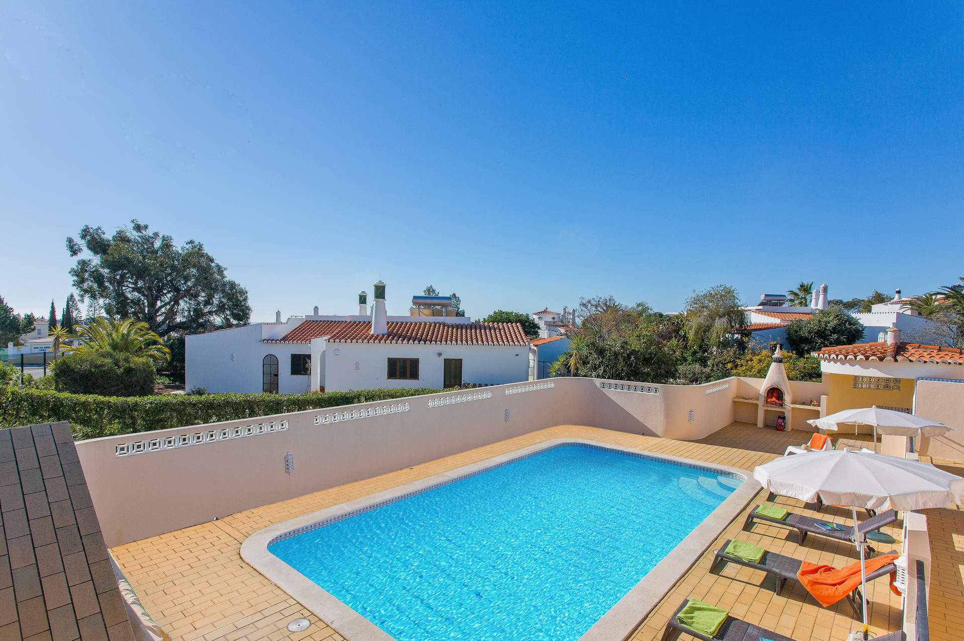 Villa Cor de Rosa In Carvoeiro, Algarve | Villa Plus