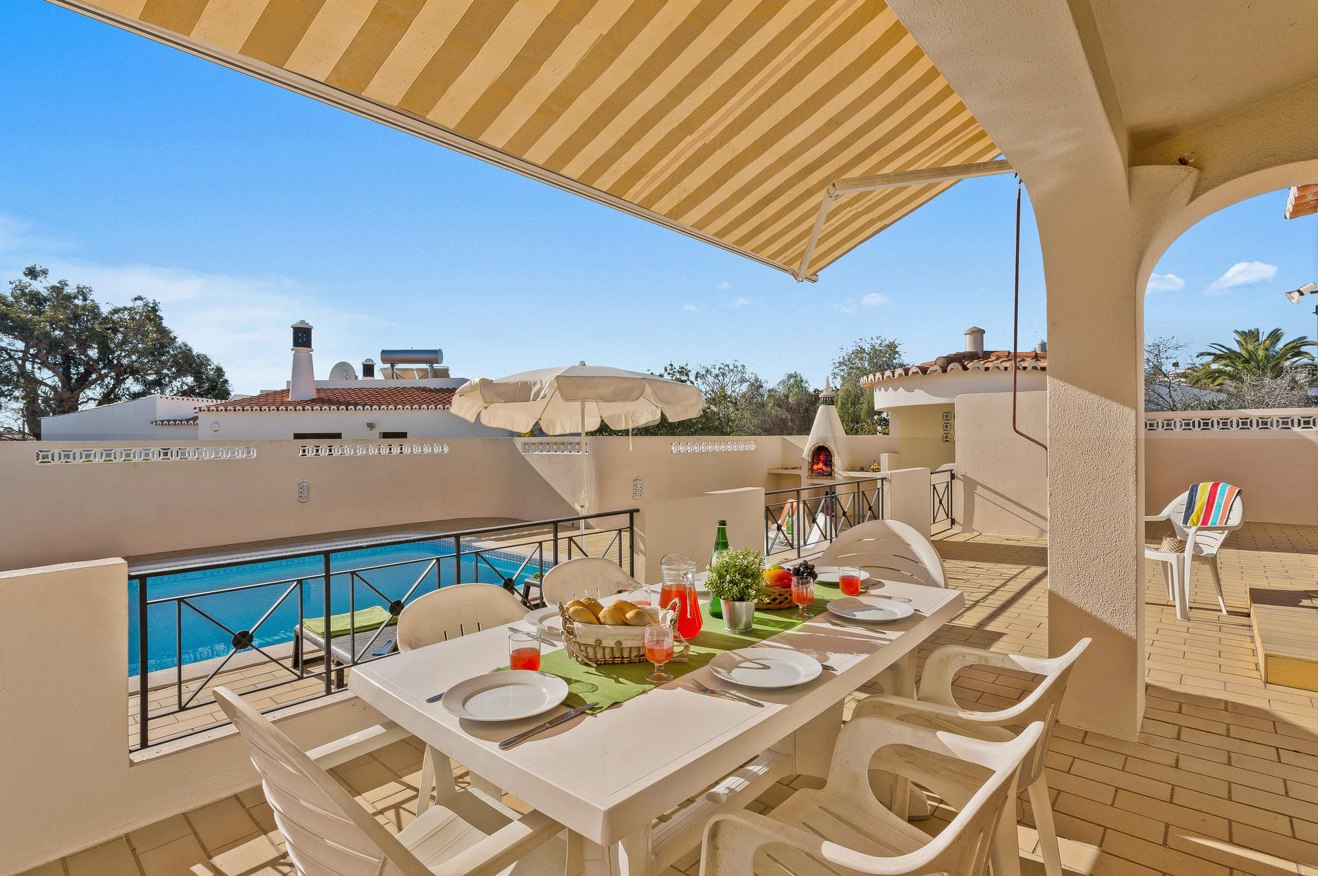 Villa Cor de Rosa In Carvoeiro, Algarve | Villa Plus