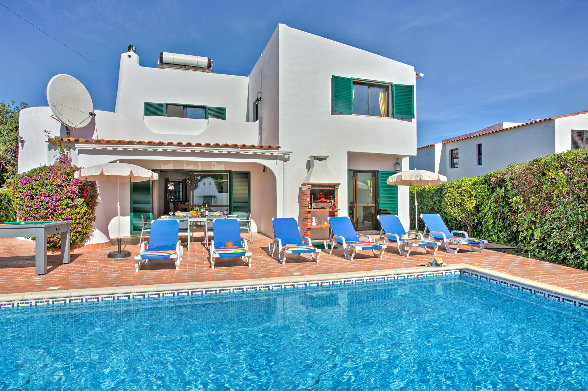 Villa Lilly In Praia D'Oura, Algarve | Villa Plus