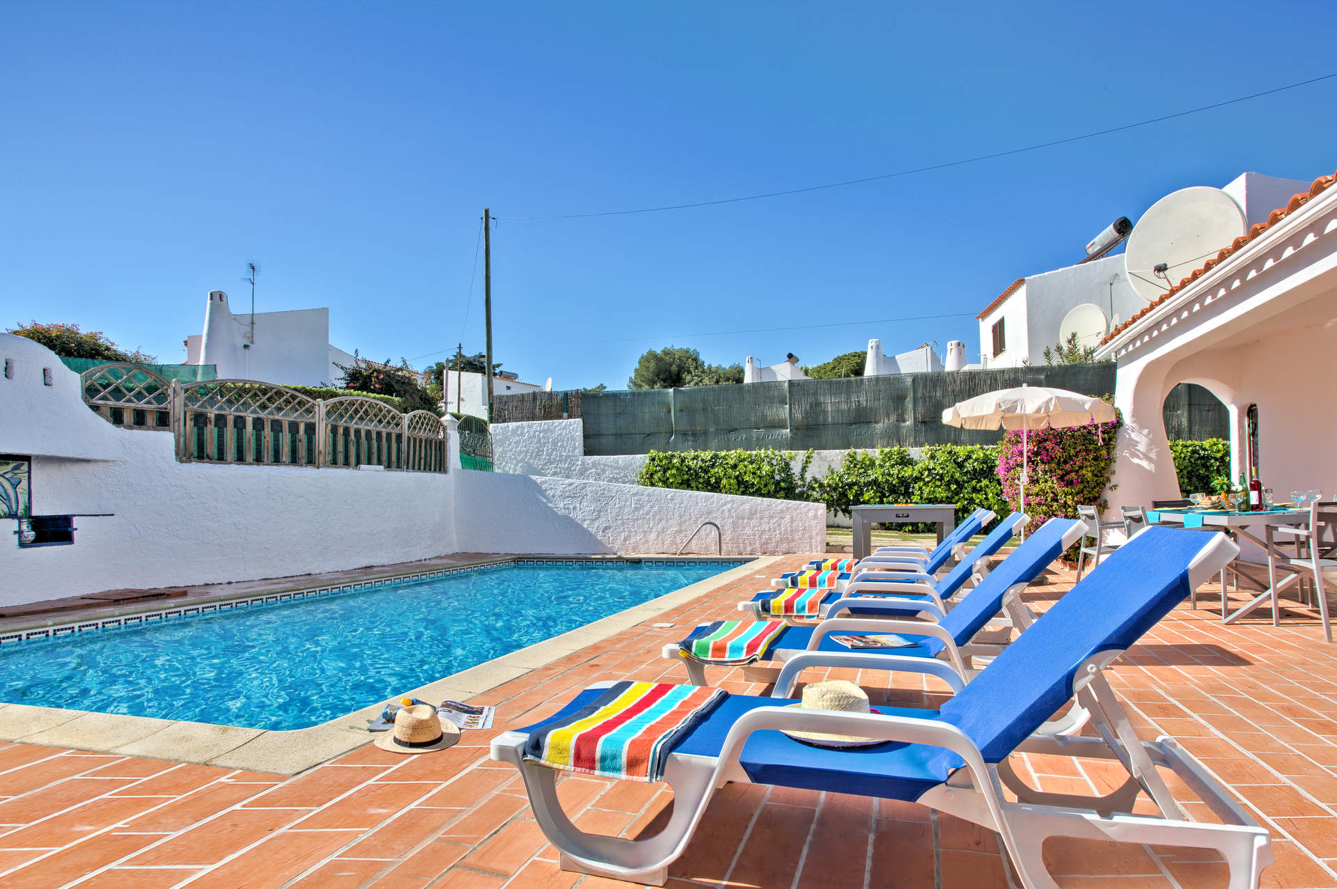 Villa Lilly In Praia D'Oura, Algarve | Villa Plus