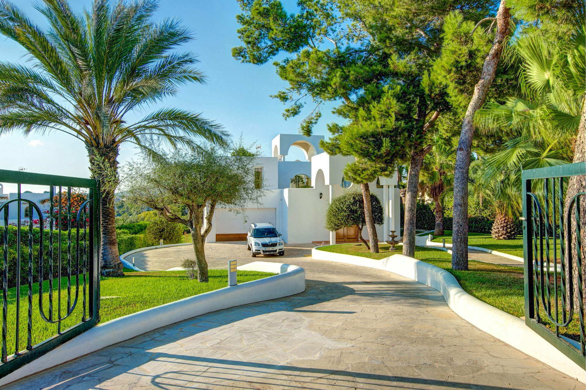 Villa Ses Arcades In Cala D'or, Majorca | Villa Plus