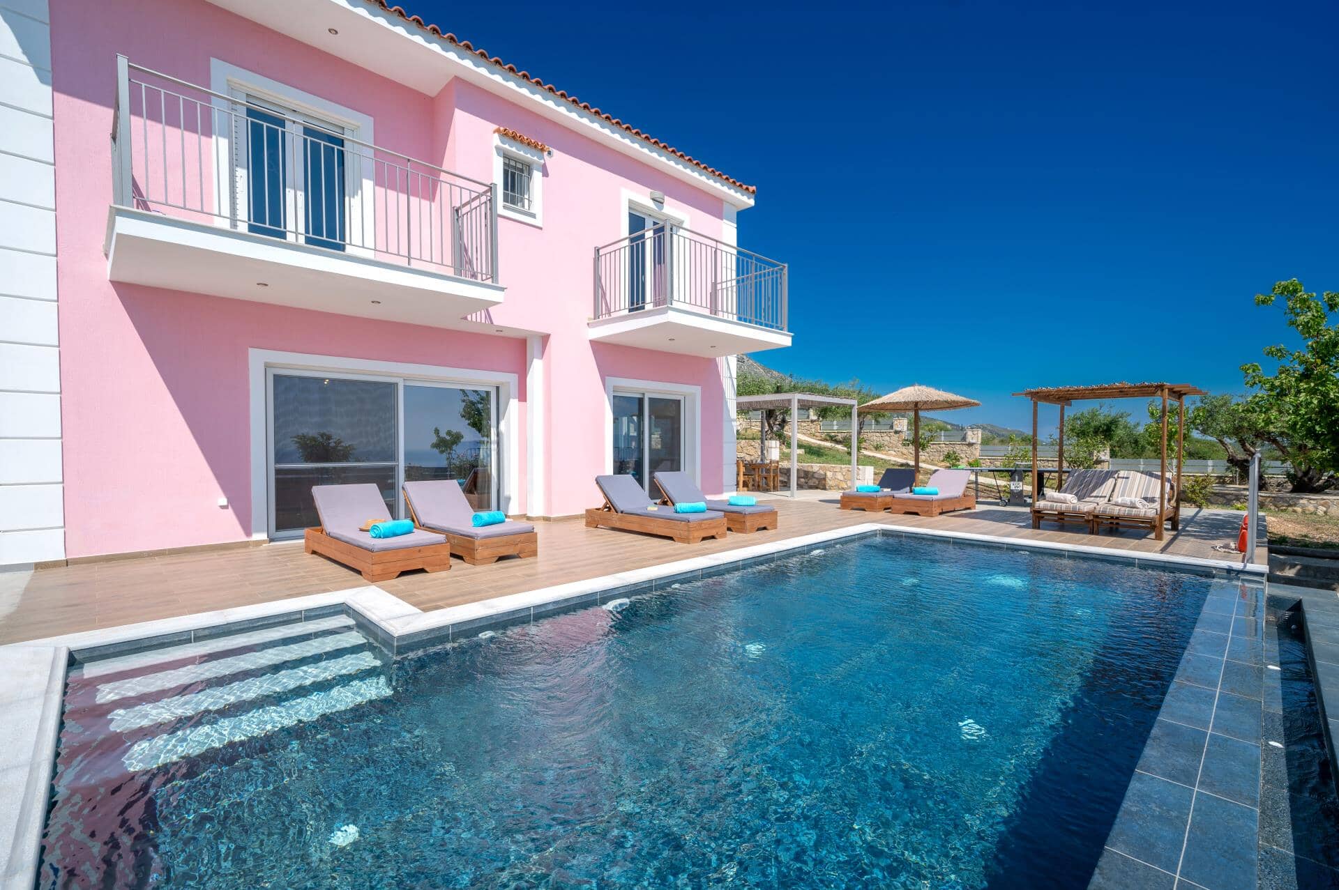 Villa Roz In Lourdas, Kefalonia | Villa Plus