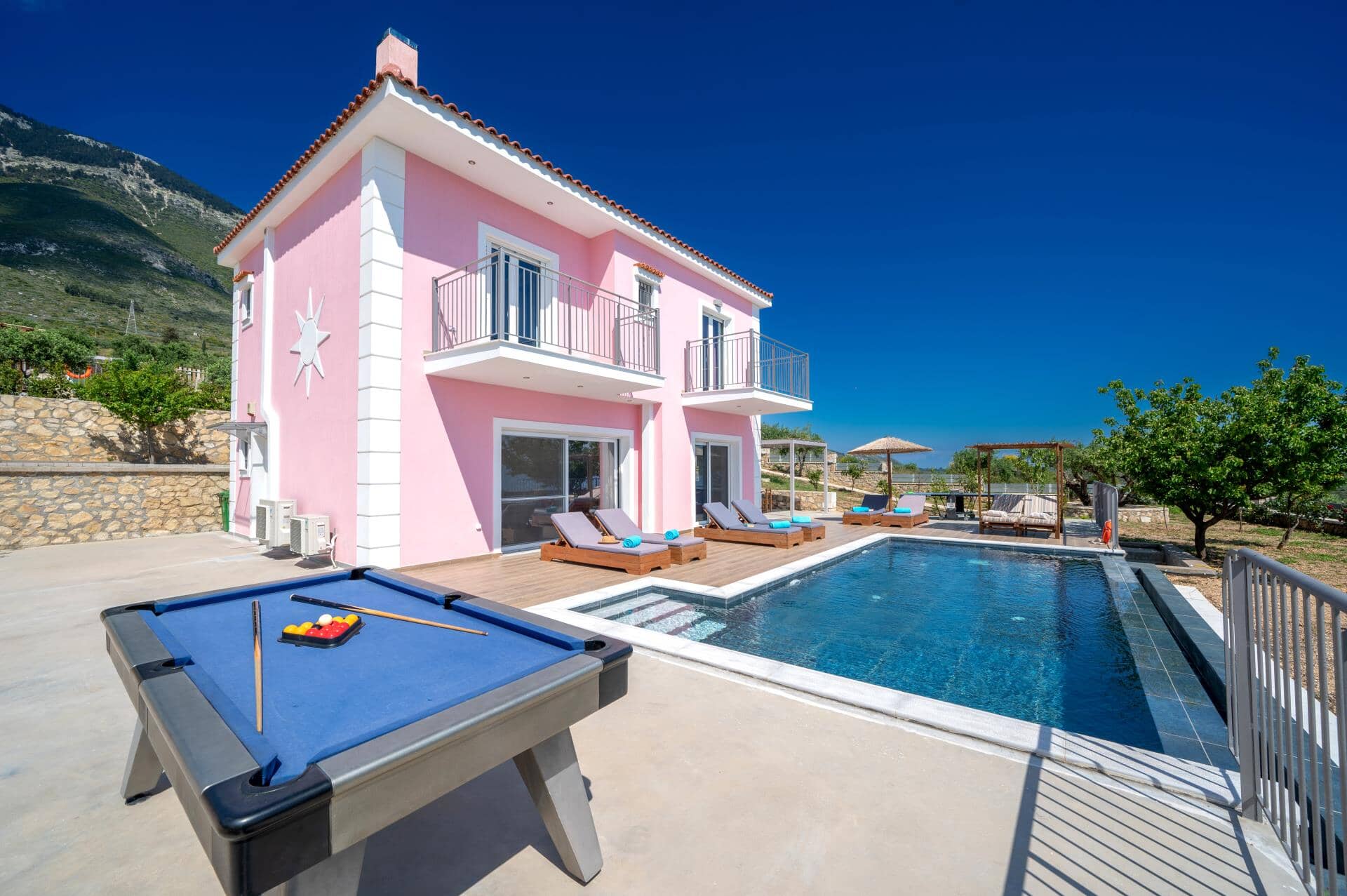 Villa Roz In Lourdas, Kefalonia | Villa Plus