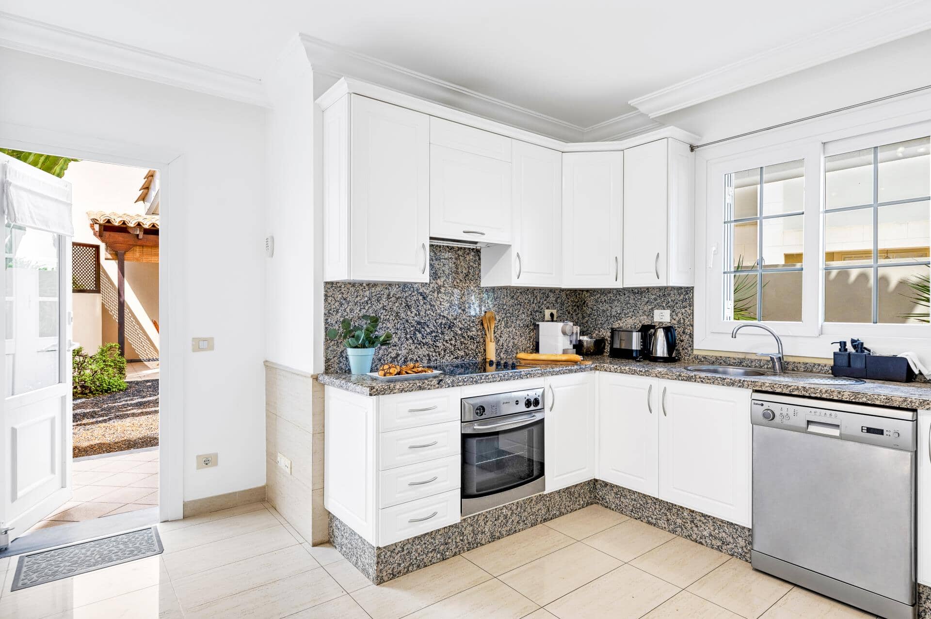 Villa Amara In Chayofa, Tenerife | Villa Plus